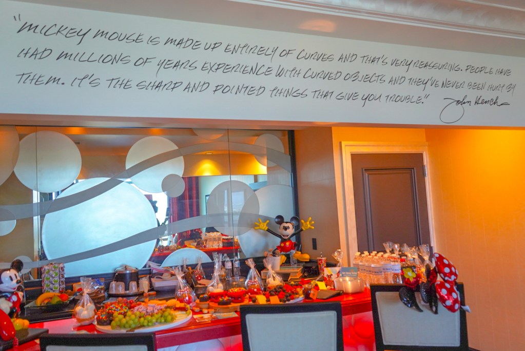 A look into the Mickey Mouse Suite at the Disneyland Hotel! - Dorky ...